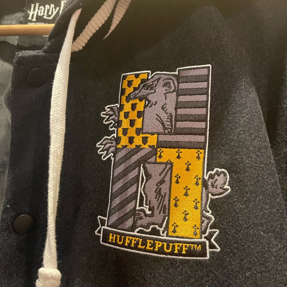Harry Potter Hufflepuff Logo Hooded Varsity Jacket - Gem